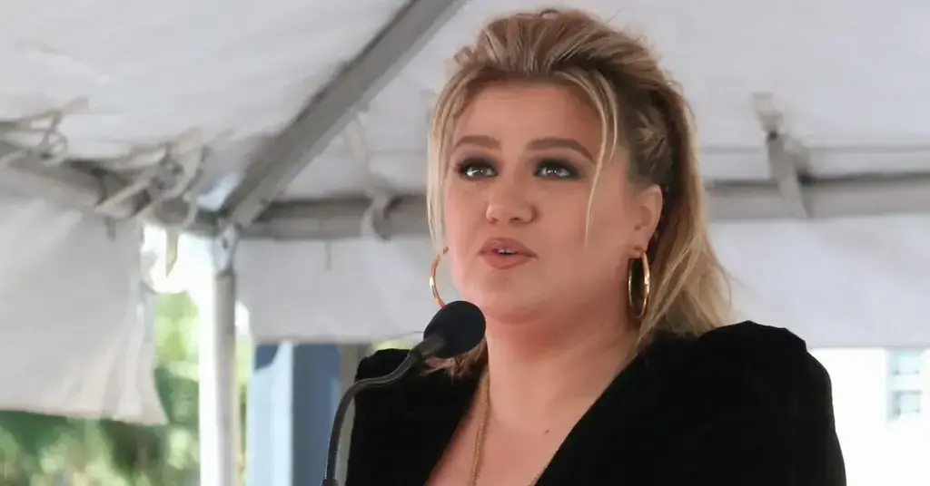 Kelly Clarkson Calls Senior Staff's Alleged Behavior 'Unacceptable'