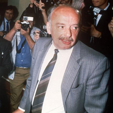 Outrageous Fakers! The 10 Biggest And Most Bizarre Media Hoaxes Of All ...