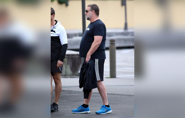 [PICS] Russell Crowe Weight Gain -- Actor Looks Fat At The Gym