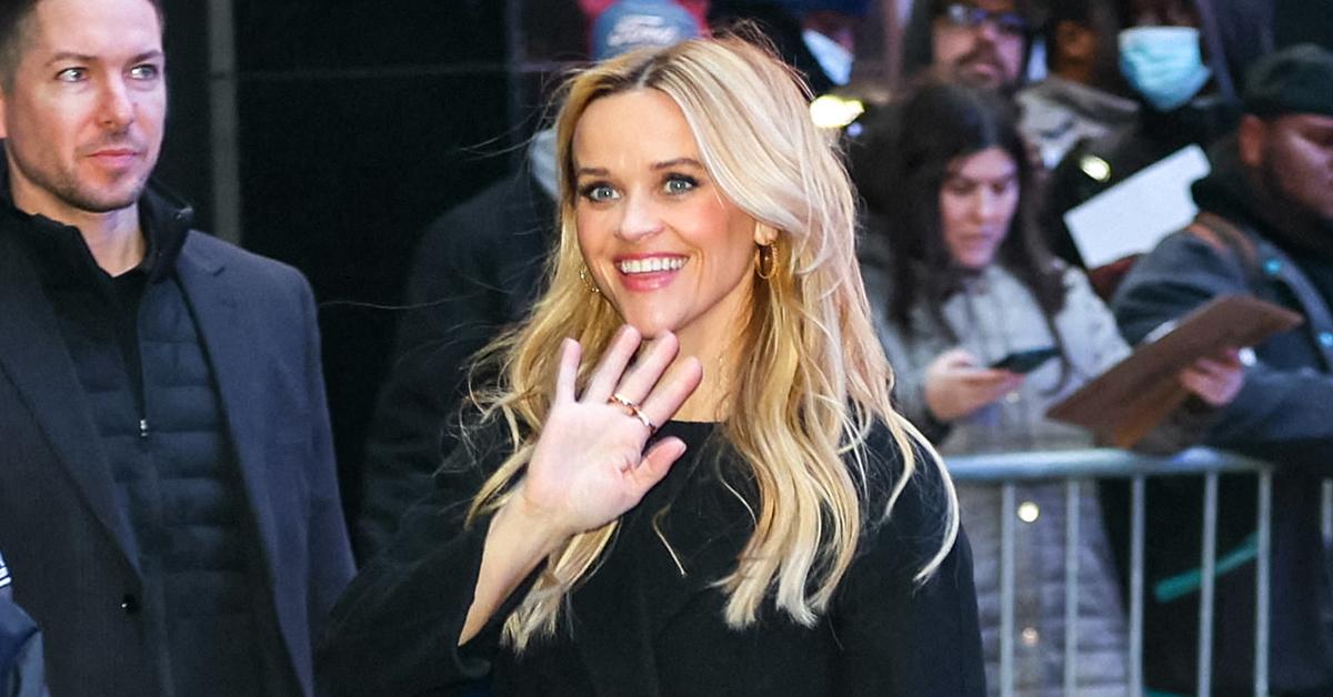 Blake Shelton Offers Reese Witherspoon Help With 'Voice' Rival Singing ...