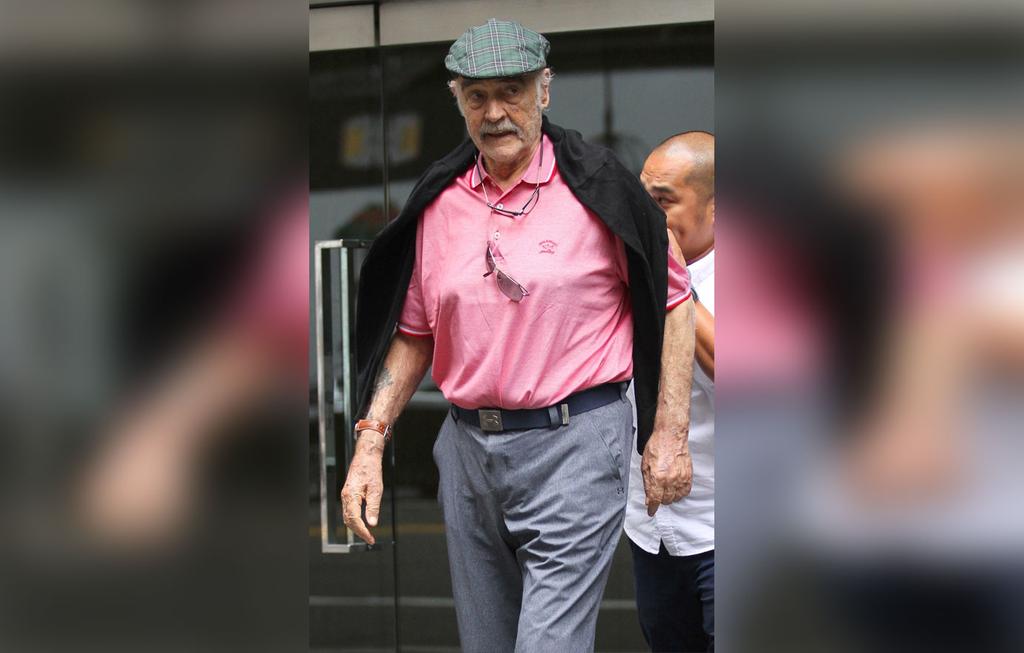 Frail Sean Connery Struggles To Walk Even With Caregivers' Help