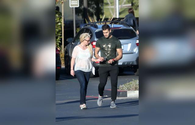 Britney Spears And Boyfriend Sam Asghari Hang Out