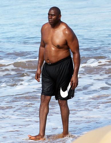 Shirtless Magic Johnson Strips Down To Shorts During Family Beach Day