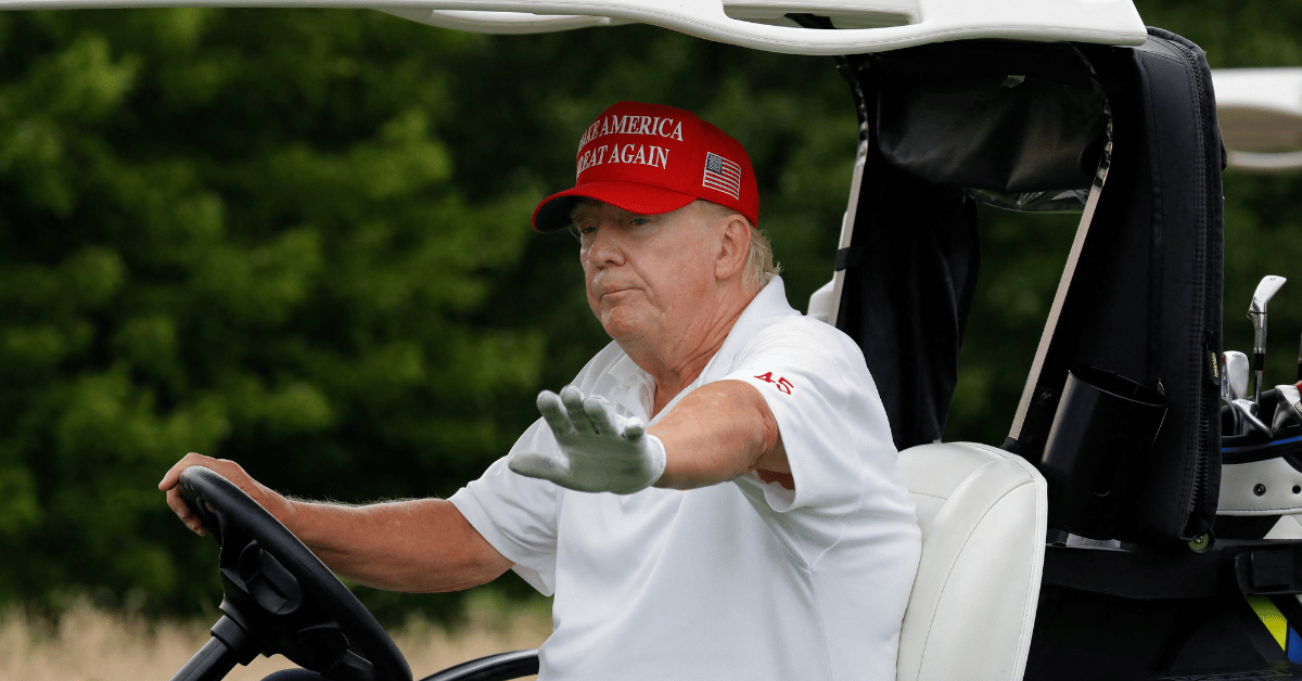 Trump's Last-Place Golf Finish Exposed by Ex-MLB Star Roger Clemens