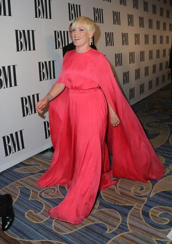 'I Feel Beautiful!' Pink Blasts Fat Shamers As She Debuts New Figure ...