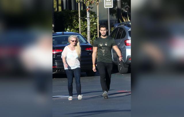 Britney Spears And Boyfriend Sam Asghari Hang Out