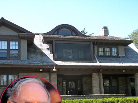 Billionaire Warren Buffett Still Lives In Home He Purchased For $31,500