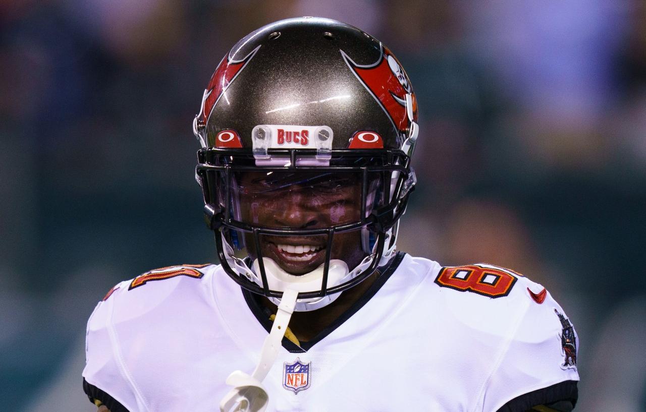 Antonio Brown Exposes Himself To Woman In Hotel Pool