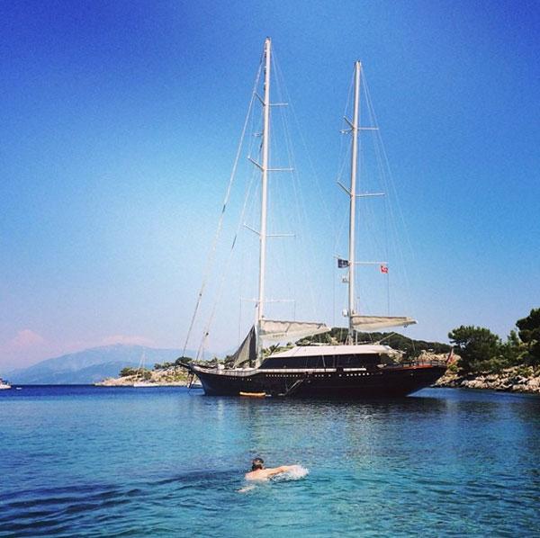 Yolanda Foster Goes On Yacht Vacation With Husband Amid Split Rumors