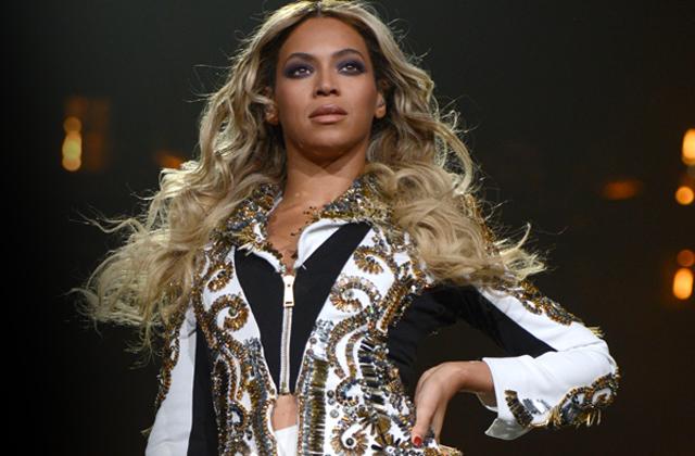 Beyonce Melts Down Over Wardrobe Malfunction Amid Jay Z Divorce Rumors