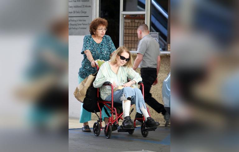 [Pics] Teri Garr Battles Multiple Sclerosis