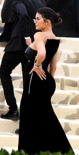 Booty Queens! The 31 Best Celebrity Butts Of All Time