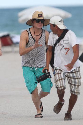 PHOTOS: American Idol Star Adam Lambert Fights With A Photographer