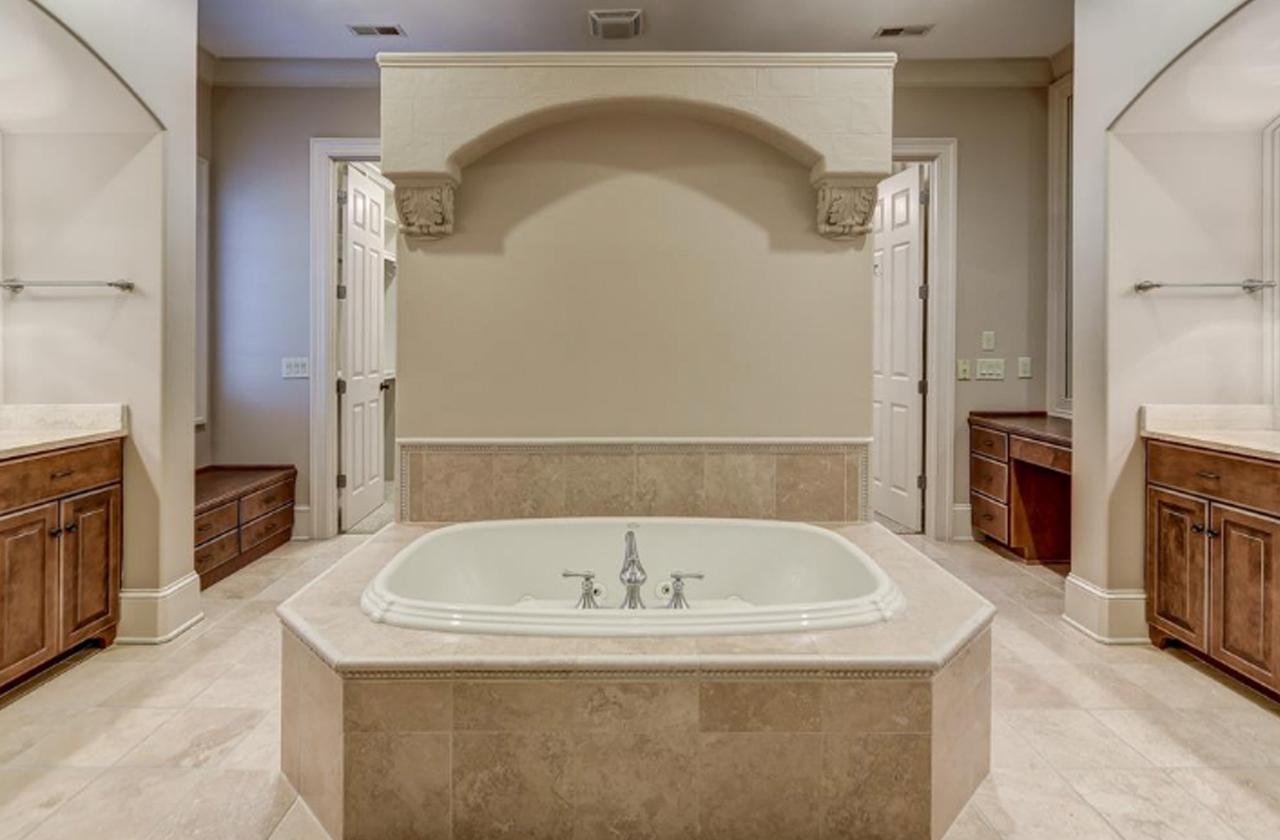 Carrie Underwood Selling Nashville Home Where Face Injury Happened