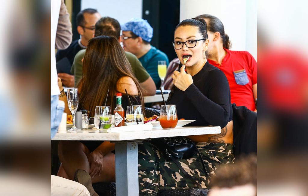 Marriage Problems? JWoww Gets Kiss From Mystery Man In Miami