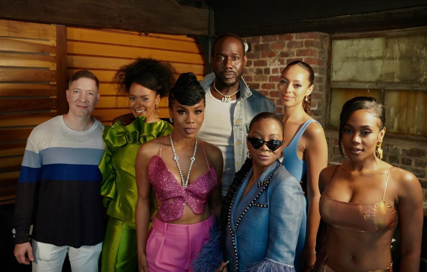 Hot Photos — See What Your Fave Celebs Are Up To This Season!