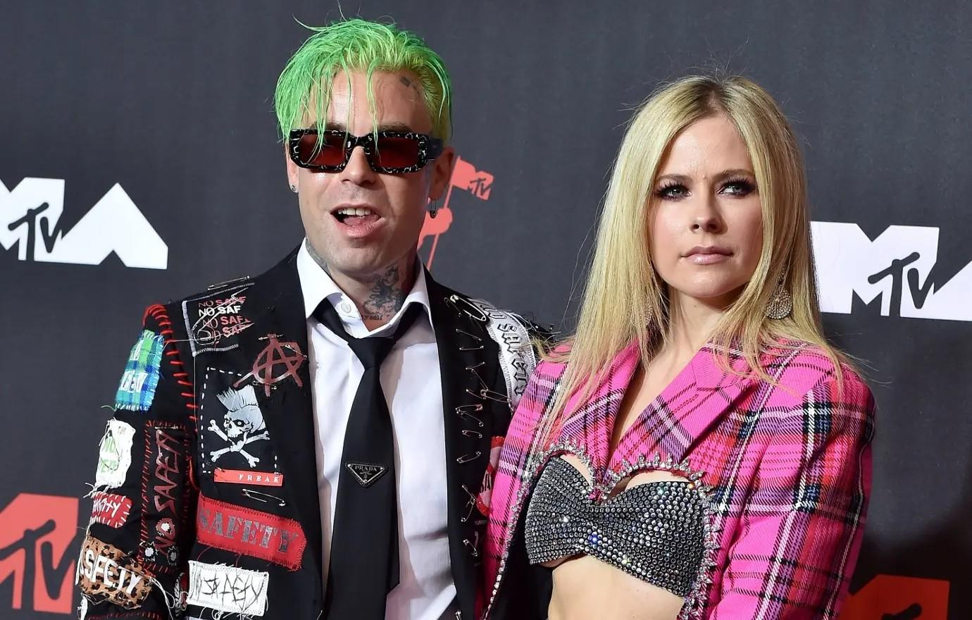 Avril Lavigne's Rapper Boyfriend SLAMMED By Mod Sun Concertgoers