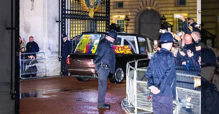 Queen Elizabeth's Body Arrives At Buckingham Palace For Final Time
