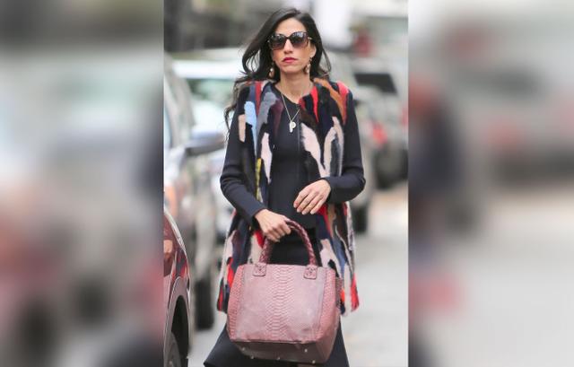 Huma Abedin: Without Wedding Ring After Anthony Checks Into Prison