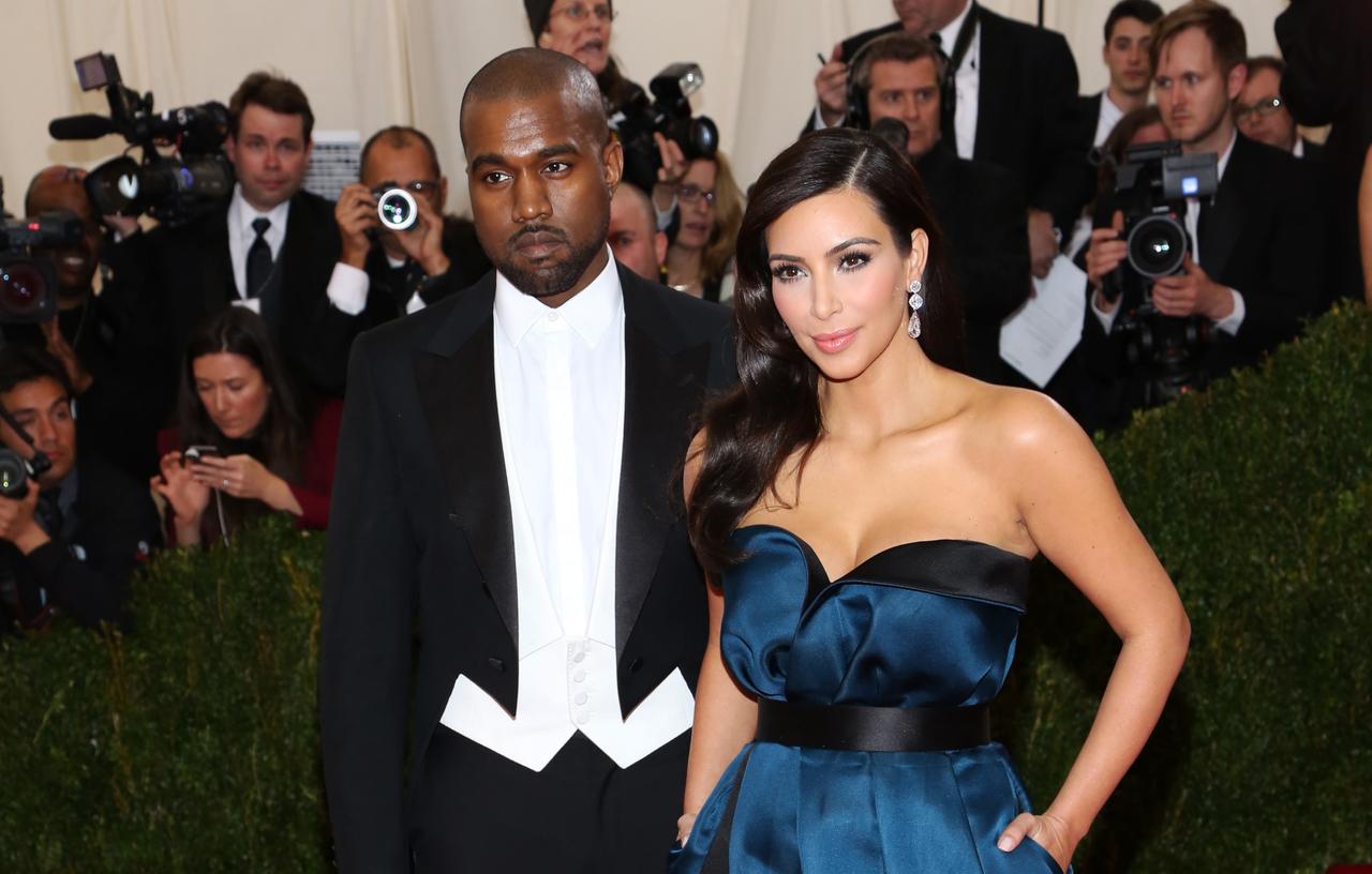 Kanye West Surrounded By Gaggle Of Women At Houston Bar After Split ...