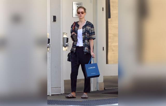 [PICS] Jennifer Lawrence Strip Club Dance -- Star Spotted Out After Romp