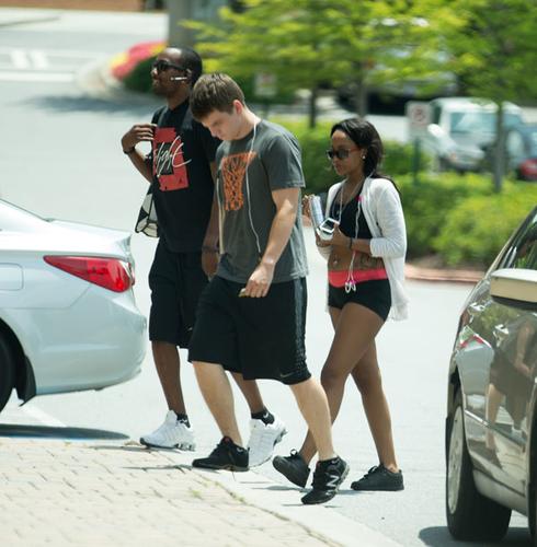 Running With The Wrong Crowd? Bobbi Kristina Brown Jogs With Accused ...