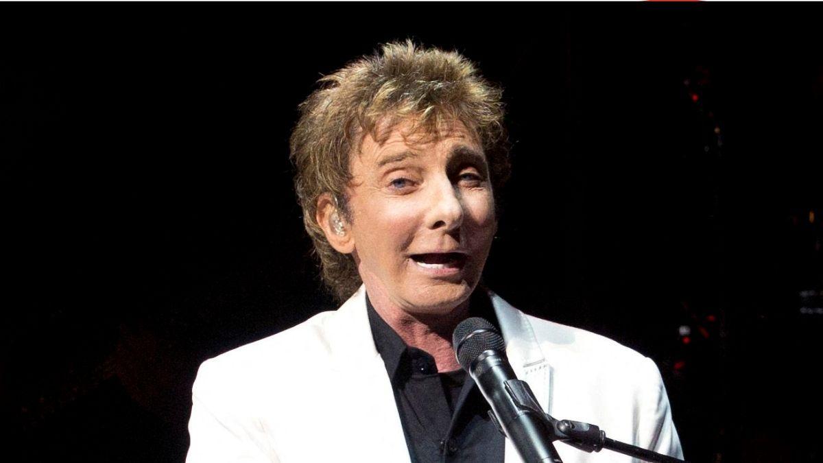 Barry Manilow Determined To Return To Stage Amid Cancer Battle