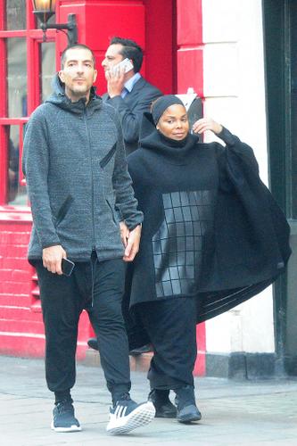 Converted? Janet Jackson Spotted In Islamic Dress After Pregnancy ...