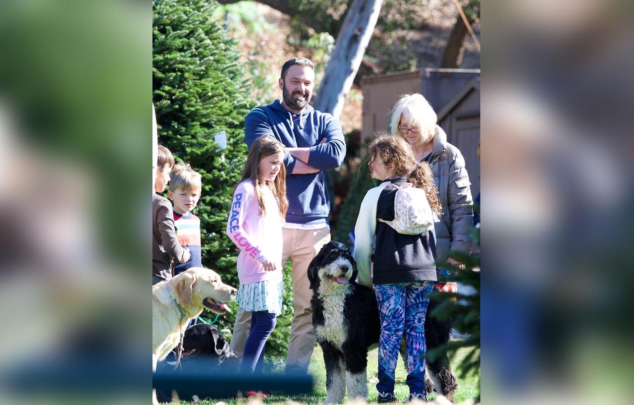 Family Guy! Ben Affleck Takes His Kids Christmas Tree Shopping – See ...