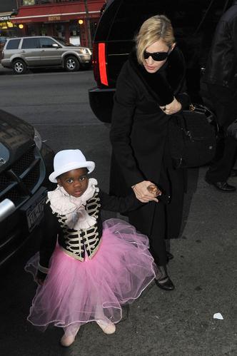 Desperate Measures! Madonna 'Deveined' Wrinkly Skin With 'Drastic ...