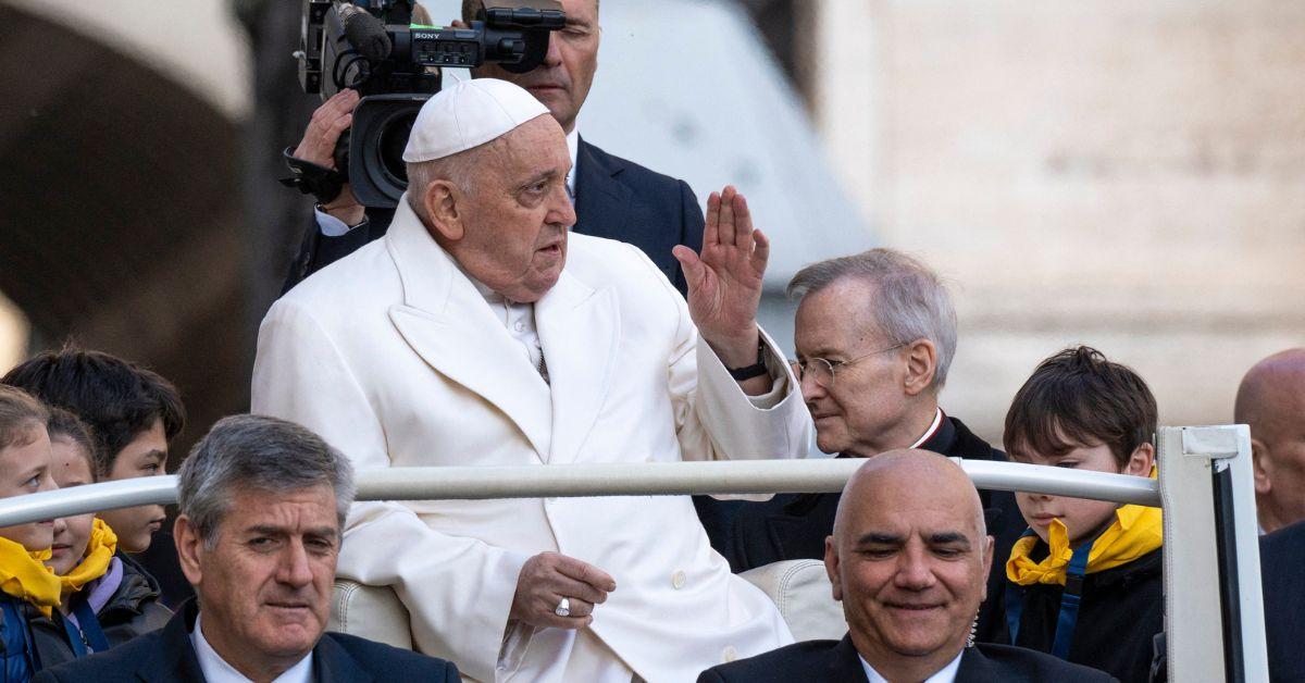 Pope Francis Apologizes After Using Italian Homophobic Slur