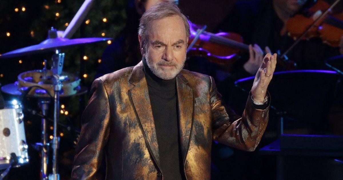 Neil Diamond Defies Parkinson's Disease In Emotional Return To Stage