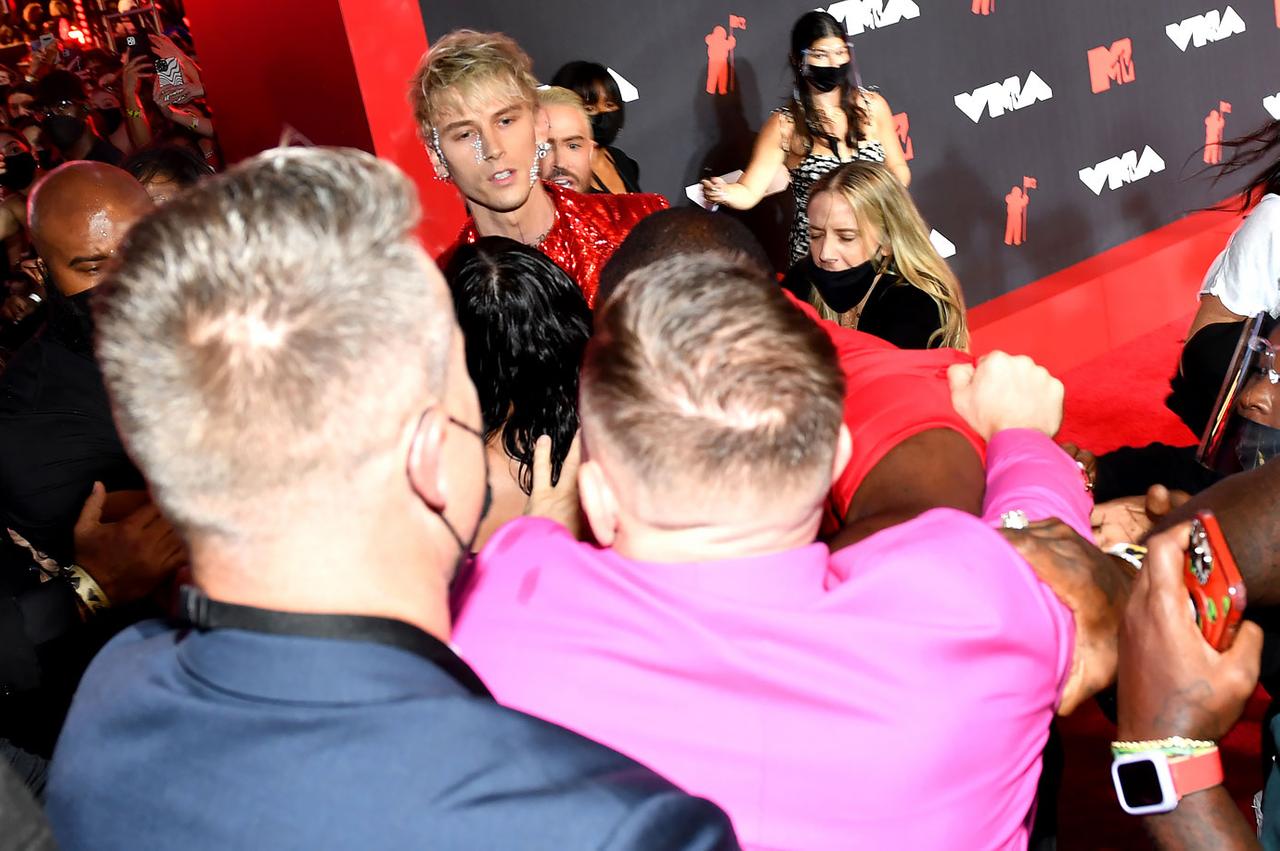 Conor McGregor Gets Into Fight With Machine Gun Kelly