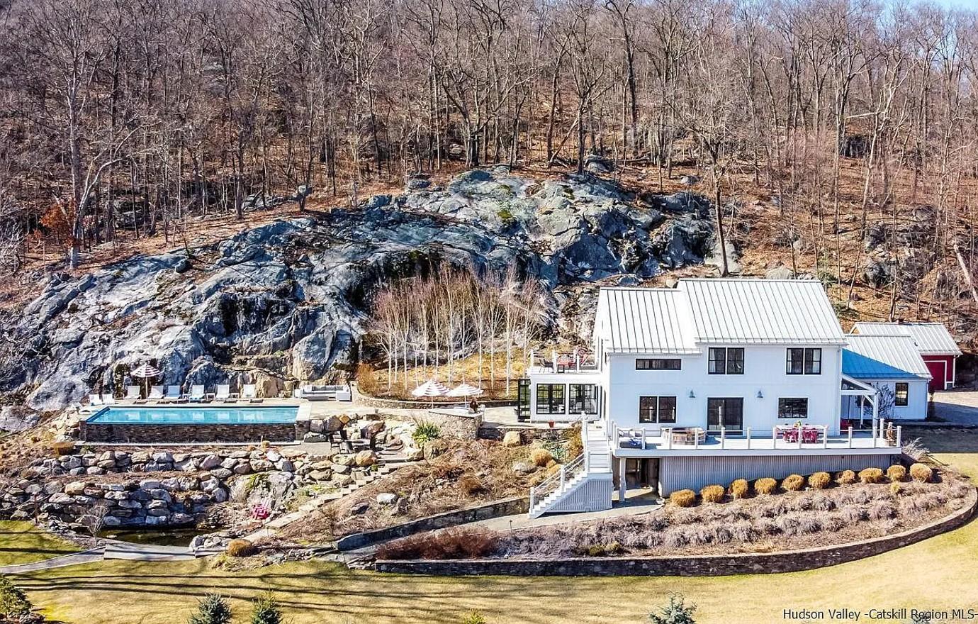 Ex-‘GMA’ Star Amy Robach Selling Off $4 Million Home 3 Months After ...