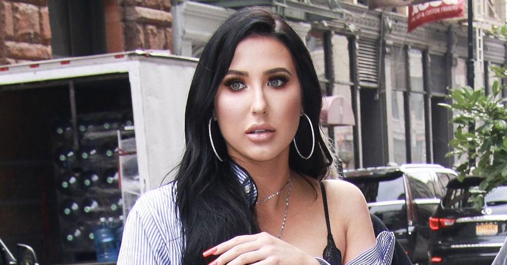 Jaclyn Hill To Sell Blush Eye Shadow And More After Lipstick Scandal