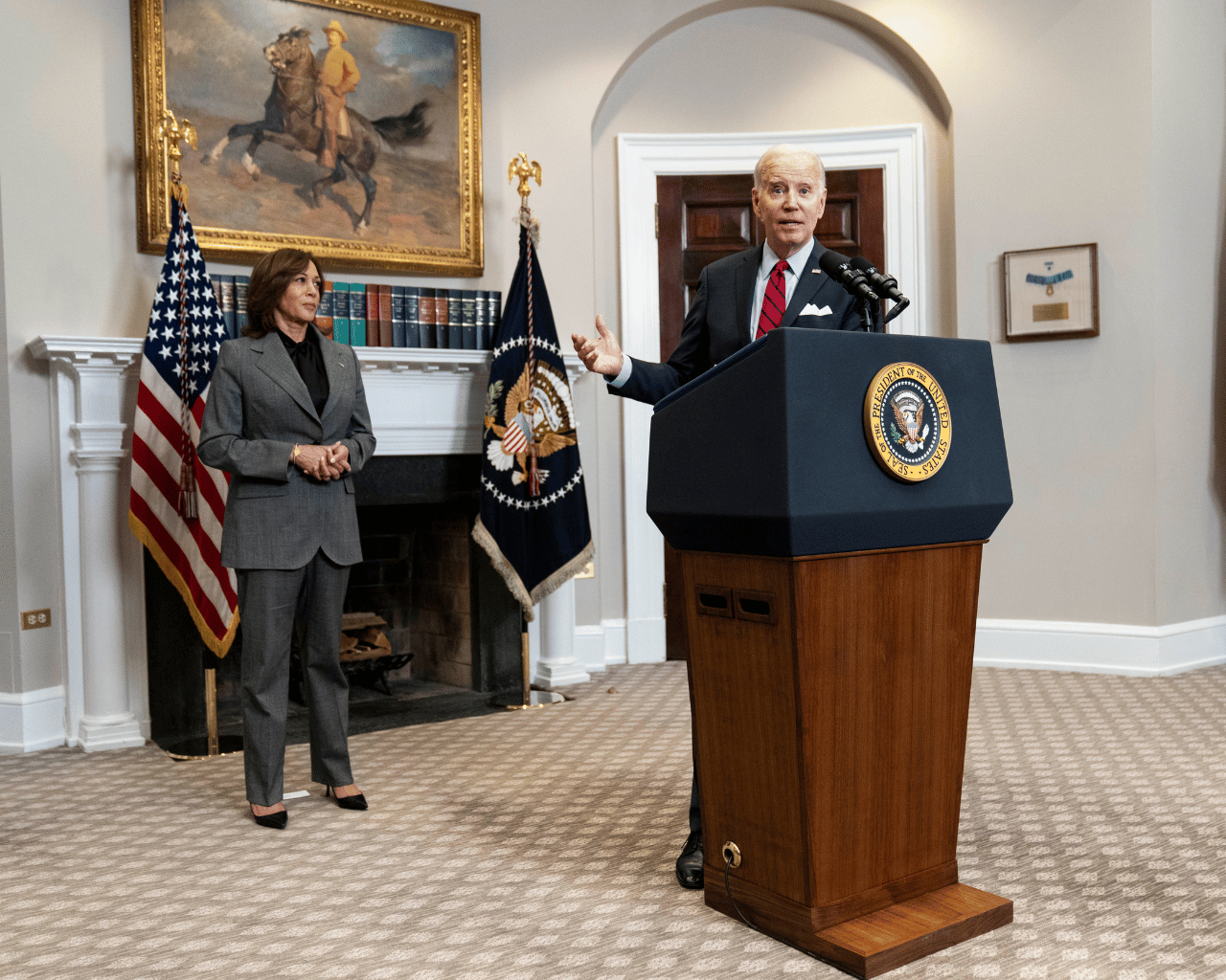 Kamala Harris Demands New Desk Chair, Slams Outdated 'Average Male ...