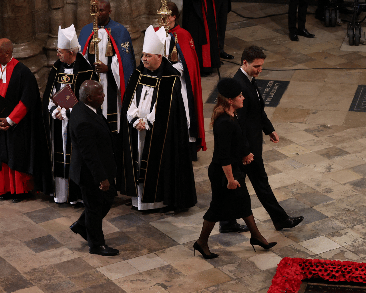 Justin Trudeau Trashed For Appearing 'Drunk' Before Queen Elizabeth’s ...