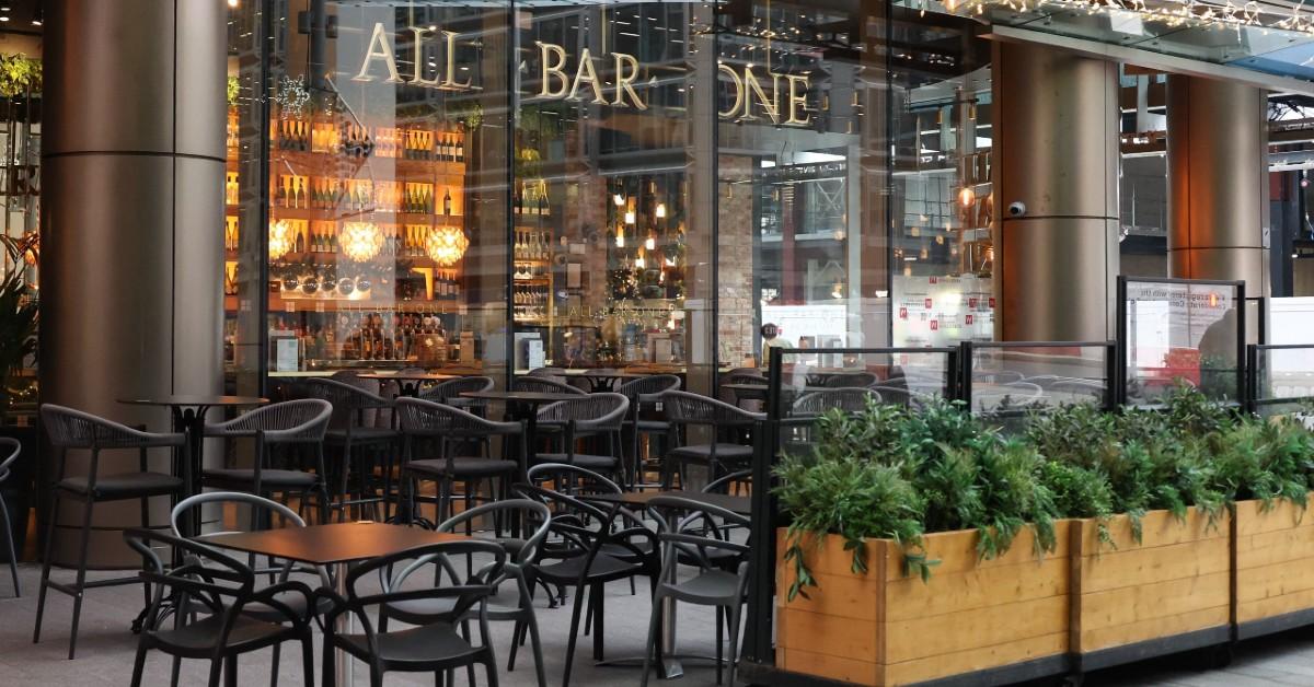 Buckingham Palace Festive Bash Descends Into Chaos As Maid Erupts