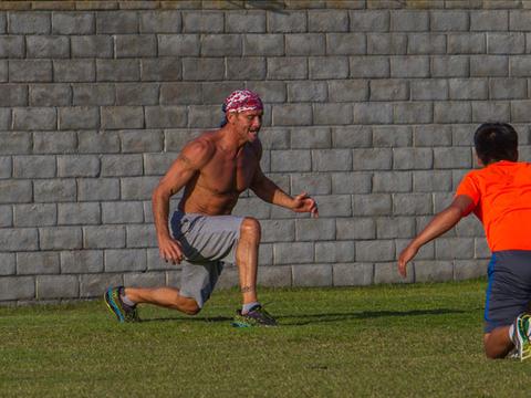 48 & Looking Great! Birthday Boy Tim McGraw Defies Age With Eight-Pack ...