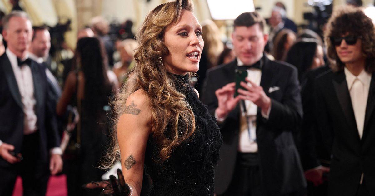 Miley Cyrus Accused of 'Ruining Her Looks' After Beauty Trend at Oscars