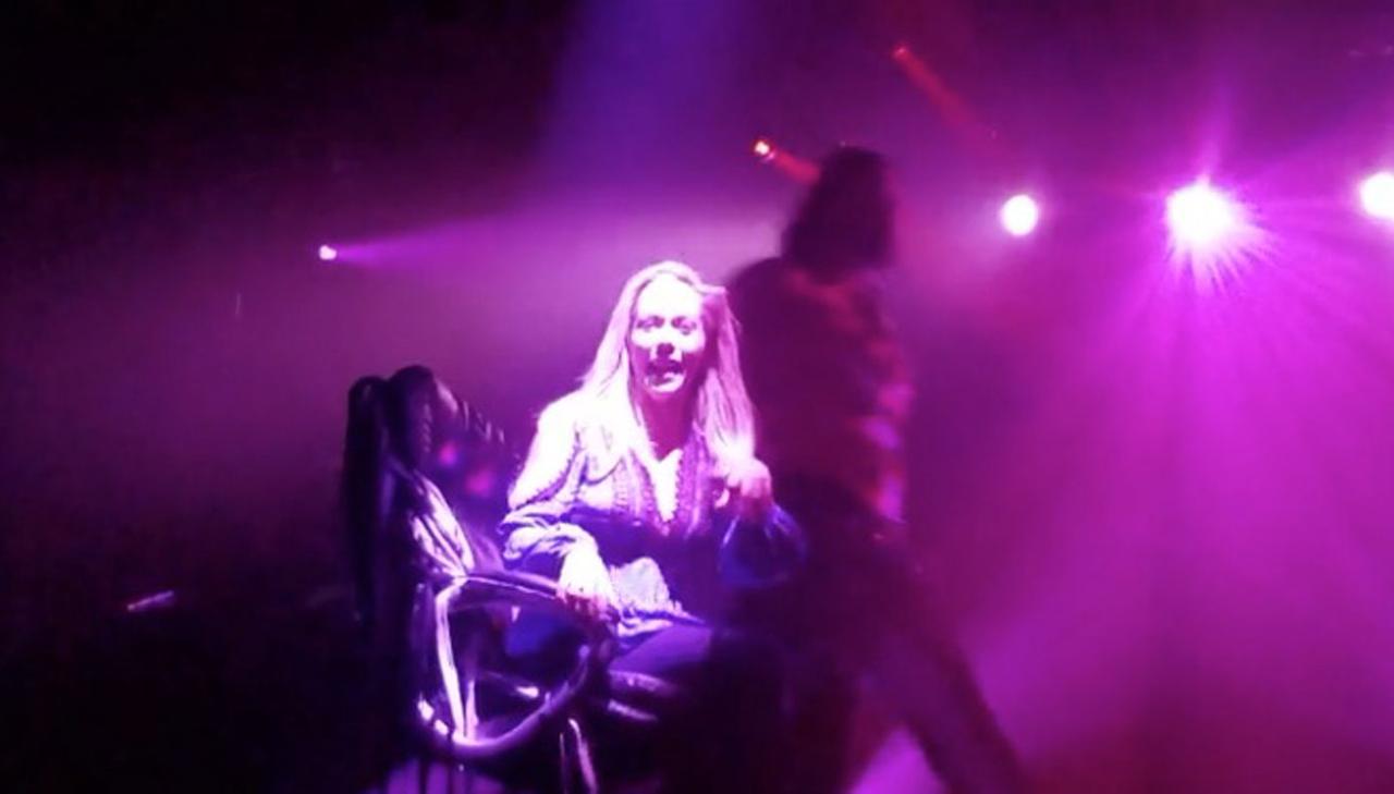 [VIDEO] Kendra Wilkinson Gets A Lap Dance From A Stripper In A Thong In ...