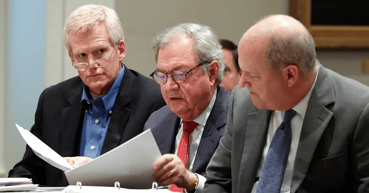 Alex Murdaugh's Defense Attorney Points Rifle At Prosecution, Says It's ...