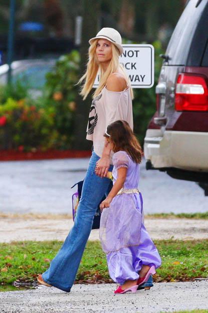 Elin Nordegren Drops The Kids Off At School