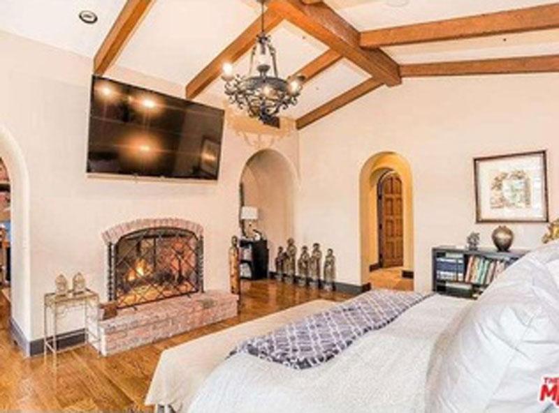 Beverly Hills Homeless? Charlie Sells Brooke's Home While She's In ...