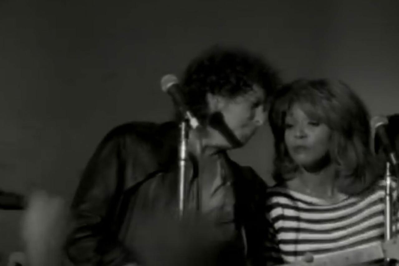 Bob Dylan Dumped Ex-Fiancée Pamela Donegan For Her Own Sister!