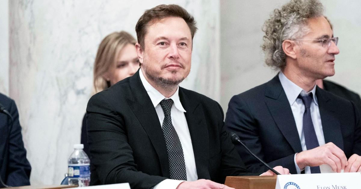 Elon Musk's Ex Grimes Demands Billionaire Be Deposed Before Her in ...