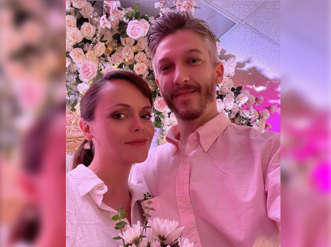 Pregnant Christina Ricci Glowing In First Sighting Since Surprise Wedding