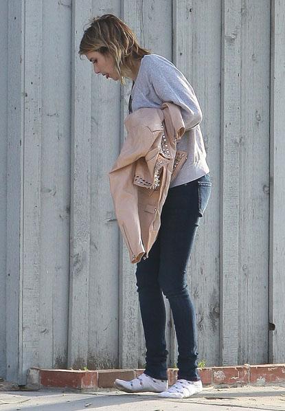 Emma Roberts Is Photographed Looking A Little Less Than Glamorous