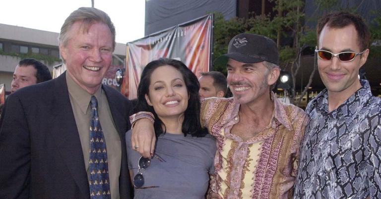 Angelina Jolie 'Shunning' Dad Jon Voight, 86, as he 'Nears Death'