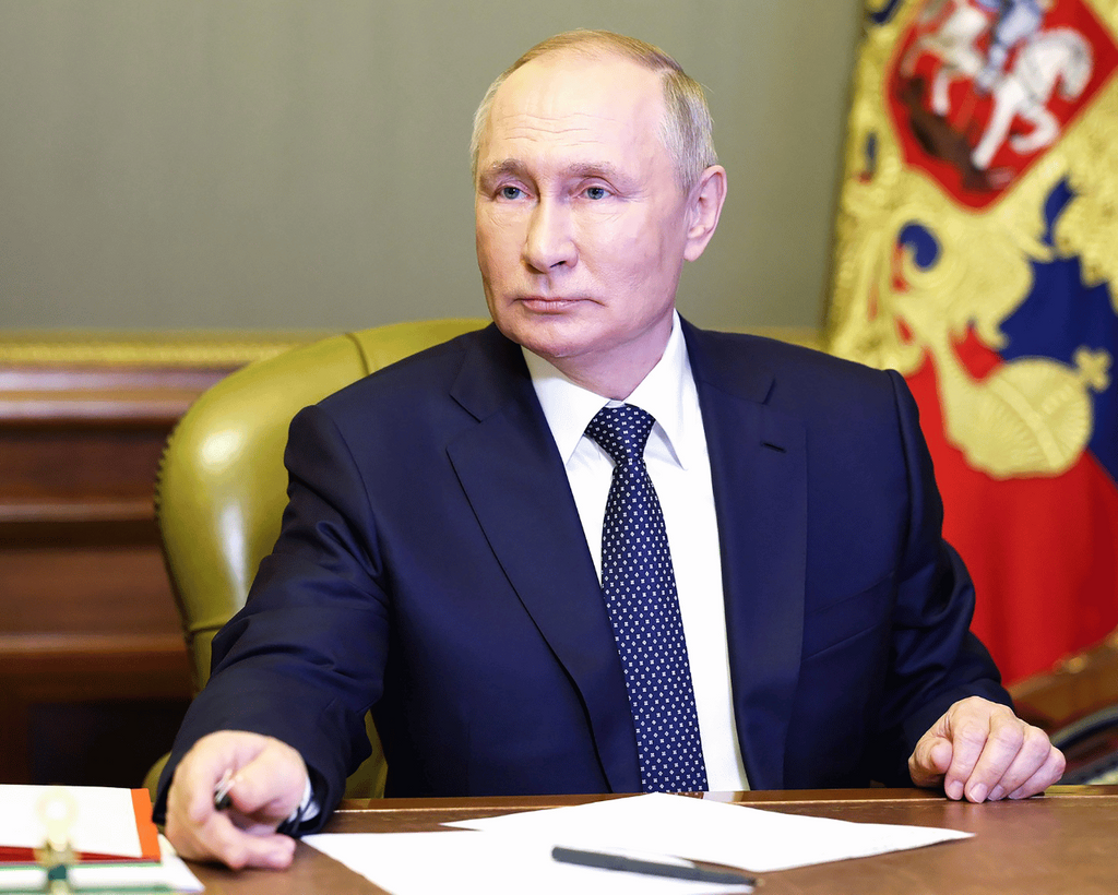 Vladimir Putin 'Got A Kick Out Of' Pamela Anderson In Russia